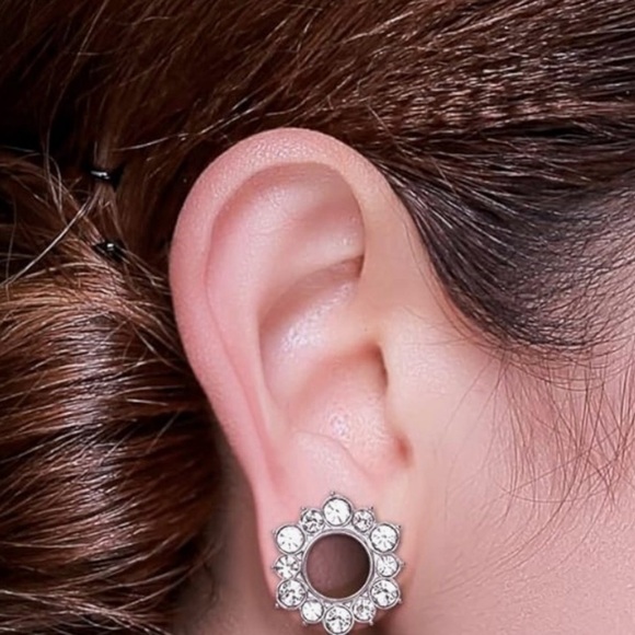 Jewelry | Nwtgemmed Flower Eyelets Stainless Steel Screw Back Ear ...